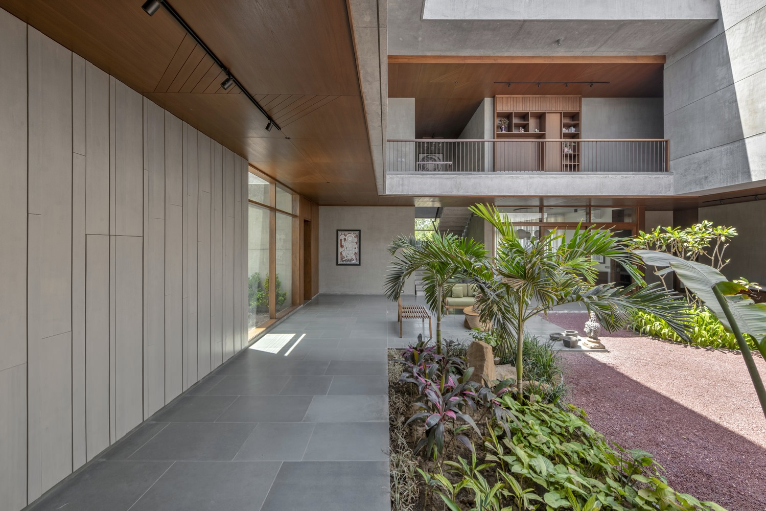 The Monolithic House by MODO Designs: A Contemporary Courtyard ...