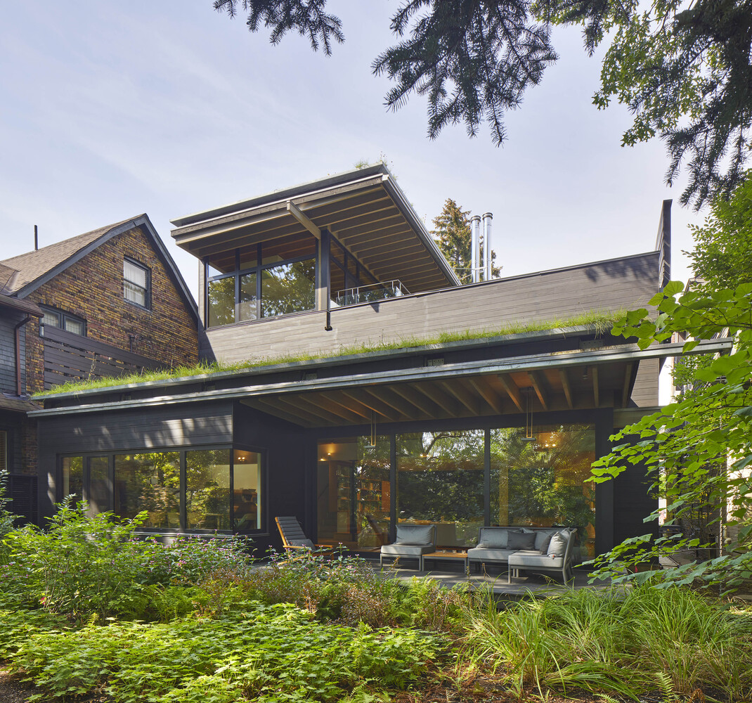 Toronto Ravine House: A Seamless Dialogue Between Architecture and ...