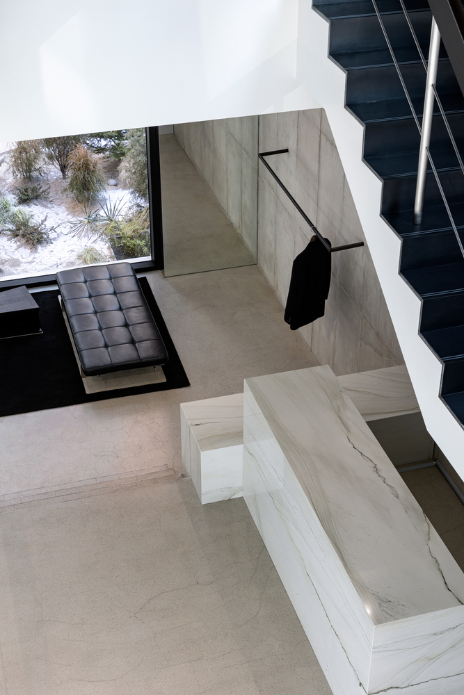 Minimalist Showroom Architecture: Facade Pattern H Tower by Workment ...