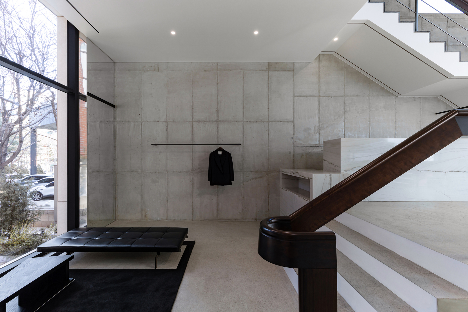 Minimalist Showroom Architecture: Facade Pattern H Tower by Workment ...