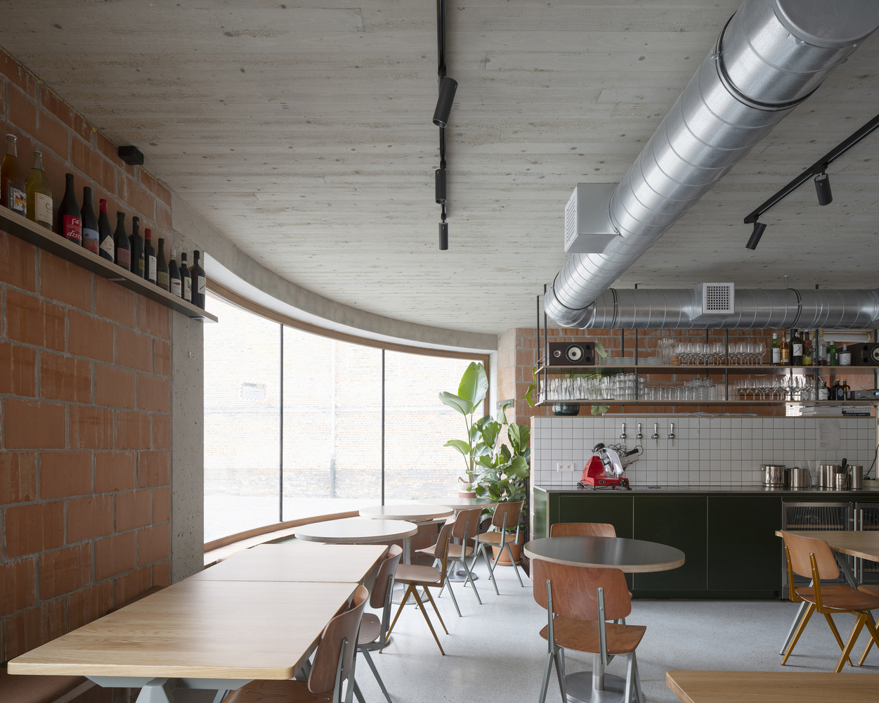 Urban Corner Architecture in the Peper Multifunctional Building by ...