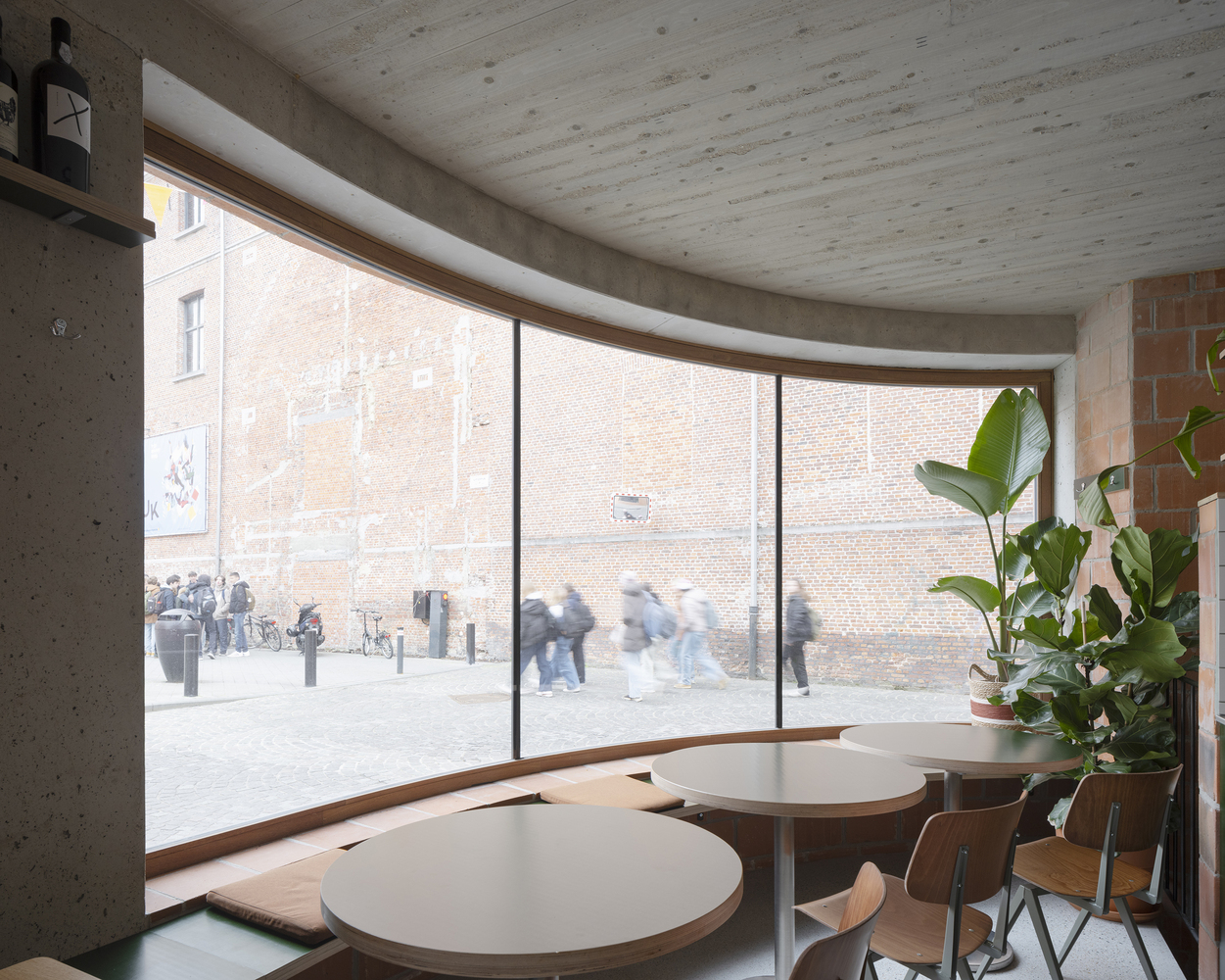 Urban Corner Architecture in the Peper Multifunctional Building by ...