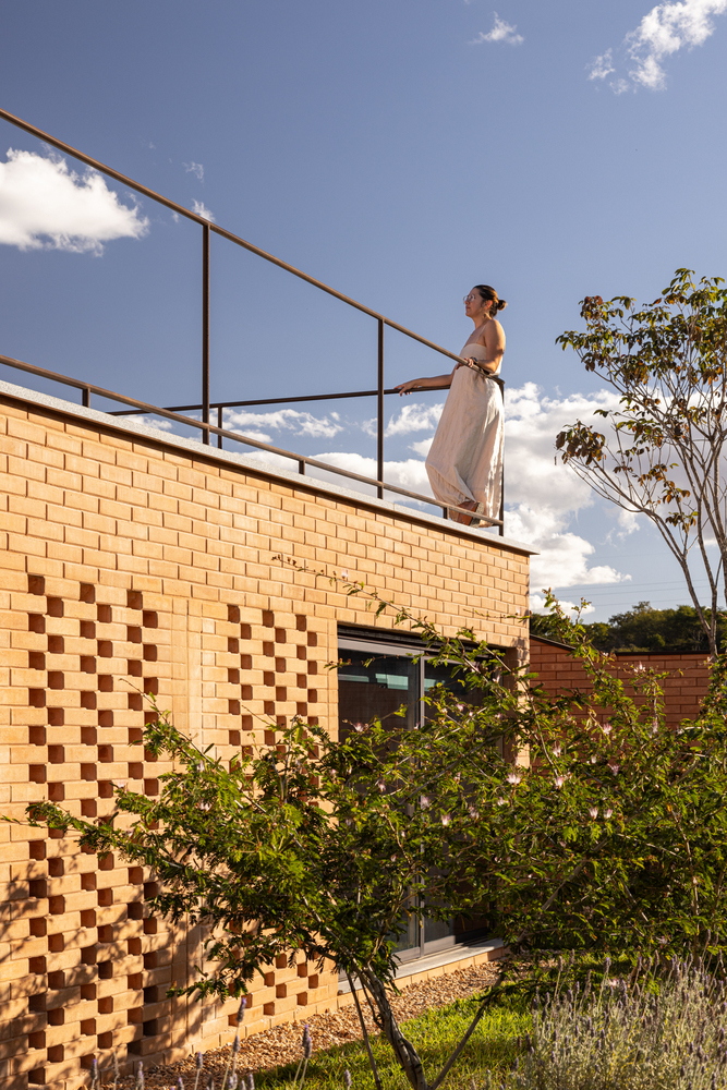 Brazilian Slope House: Grecov House by ARQBR Blends Architecture with ...