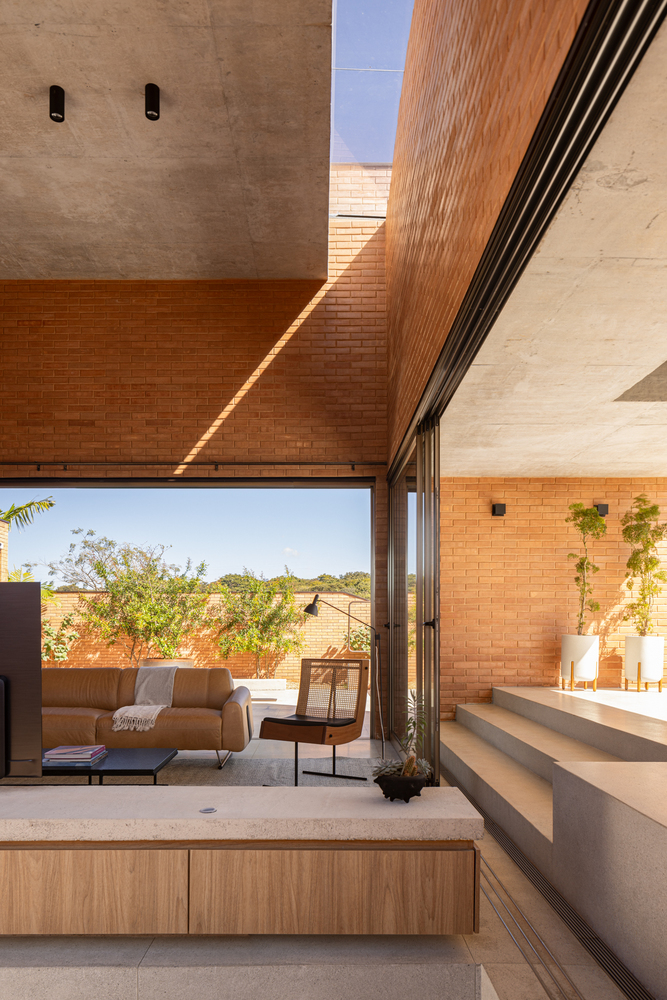 Brazilian Slope House: Grecov House by ARQBR Blends Architecture with ...