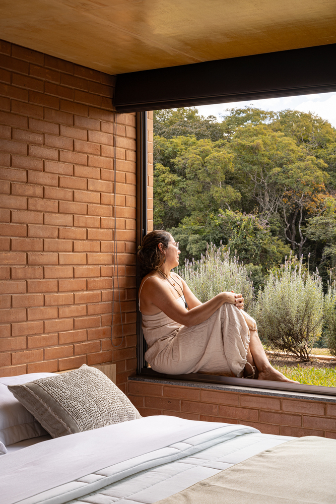 Brazilian Slope House: Grecov House by ARQBR Blends Architecture with ...