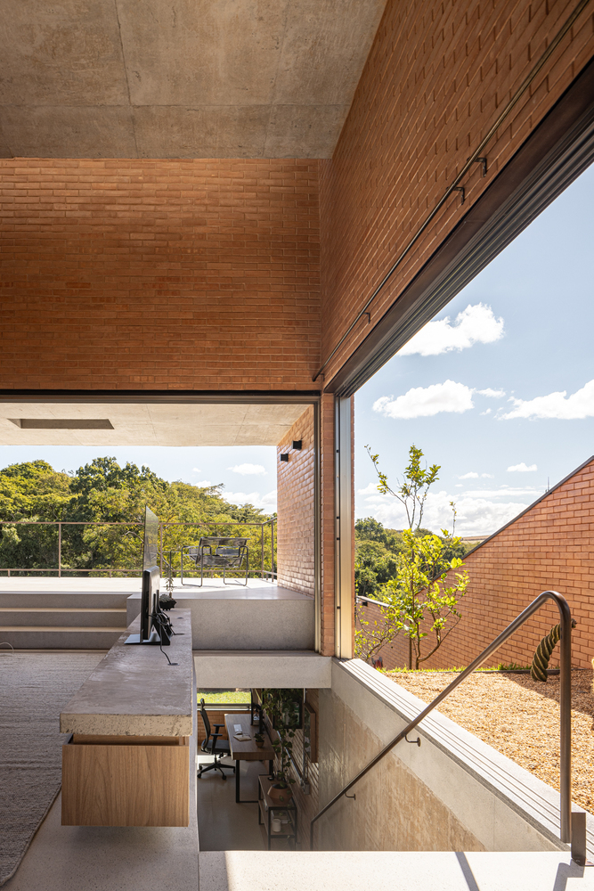 Brazilian Slope House: Grecov House by ARQBR Blends Architecture with ...