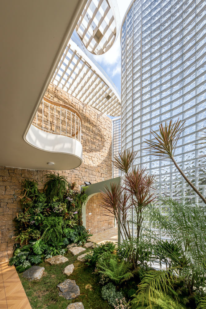 Crystal Pavilion House: A Luminous Glass Brick House by DA VÀNG Studio ...