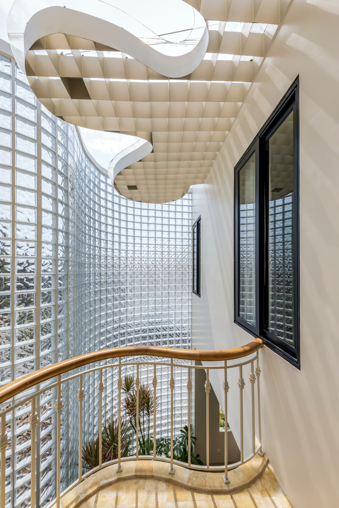 Crystal Pavilion House: A Luminous Glass Brick House by DA VÀNG Studio ...