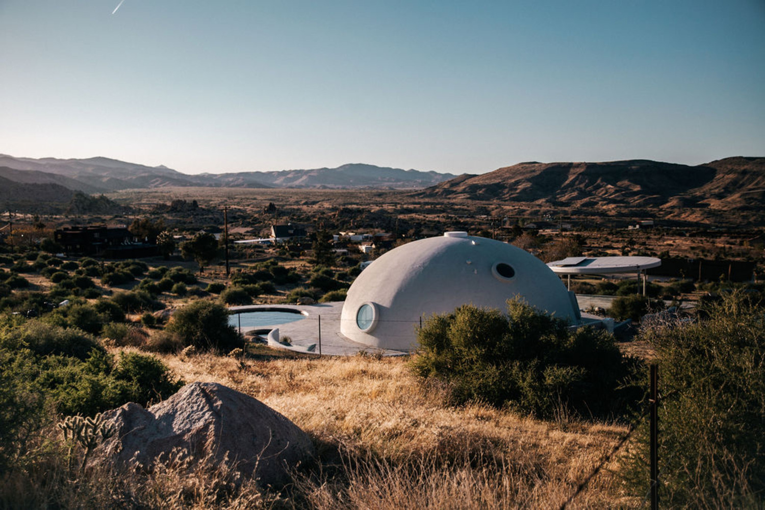 Hata Dome: A Self-Built Dome House Design Merging Brutalism ...