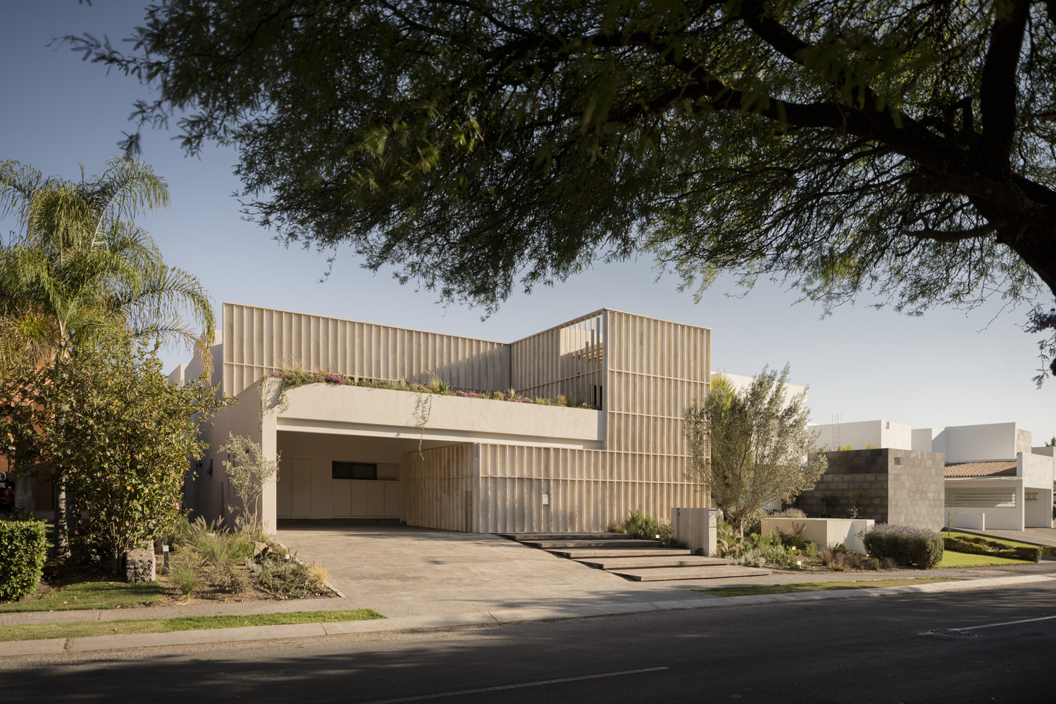 Ataraxia House by MEM Arquitectos: A Modern Tranquil House Design ...
