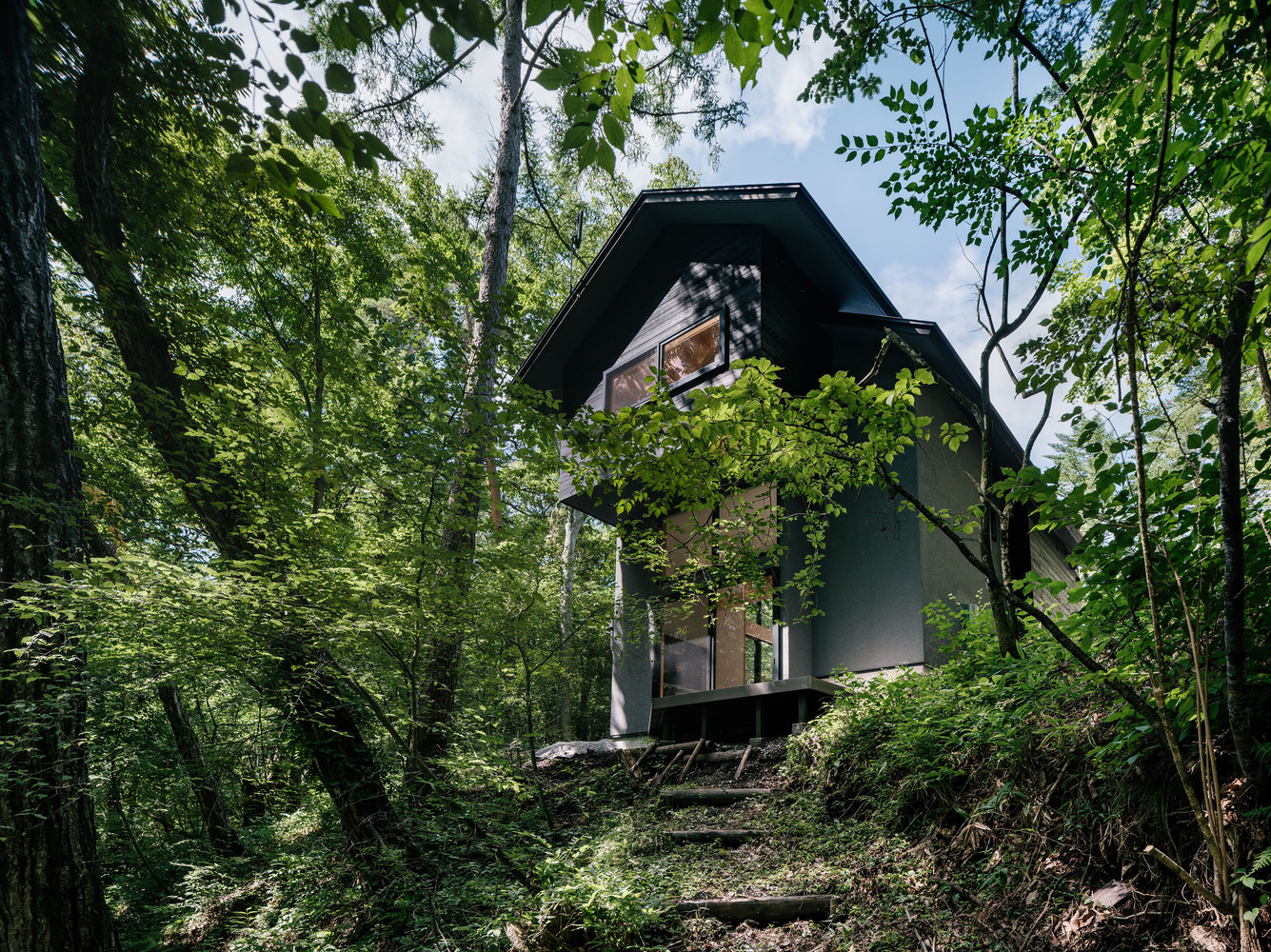 Mountain Retreat House Design at the Foot of Mt. Asama by norari works | Architecture Blog