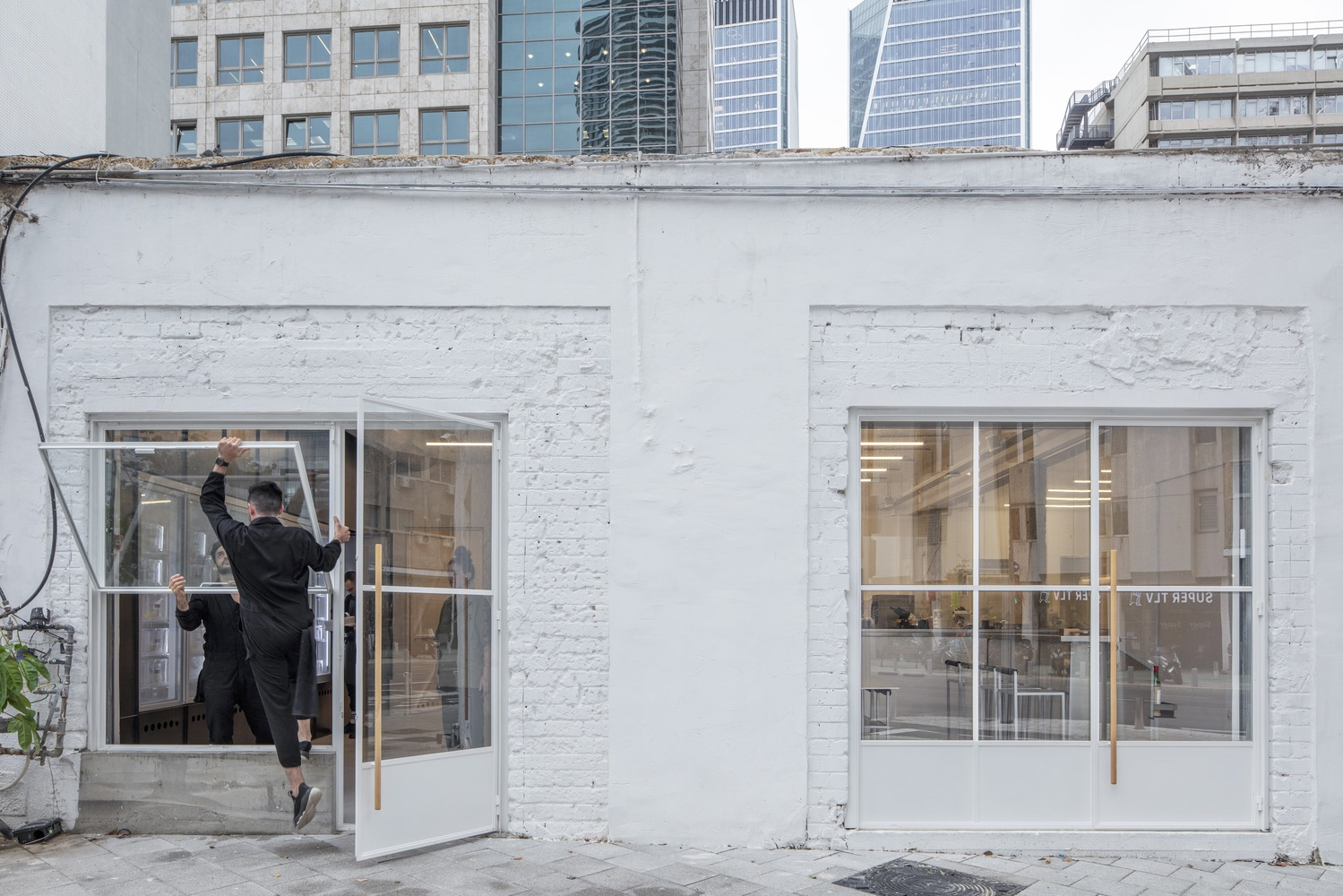 Liquidium Cocktail Laboratory / OMI | Hospitality Building Story