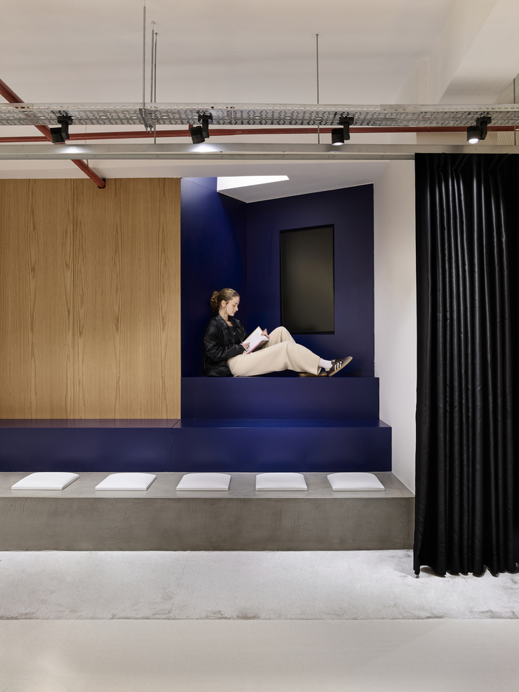 Flexible Office Interior Design in Türkiye: Remy Global Office by KAT73 ...