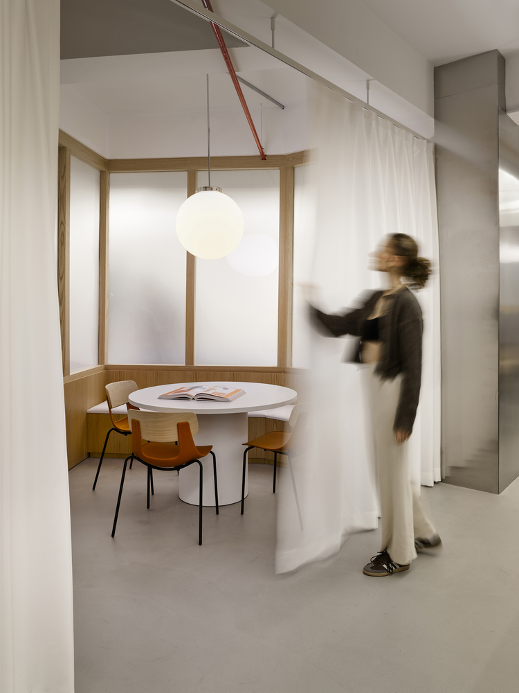 Flexible Office Interior Design in Türkiye: Remy Global Office by KAT73 ...