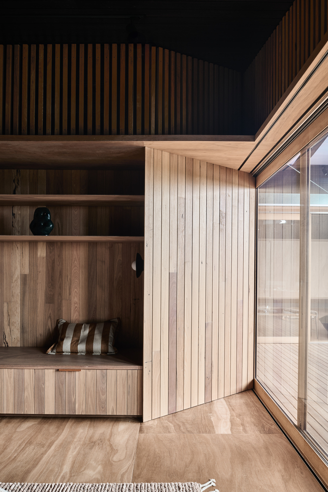Coastal Pavilion House Design: Kross House by FIGR Architecture ...