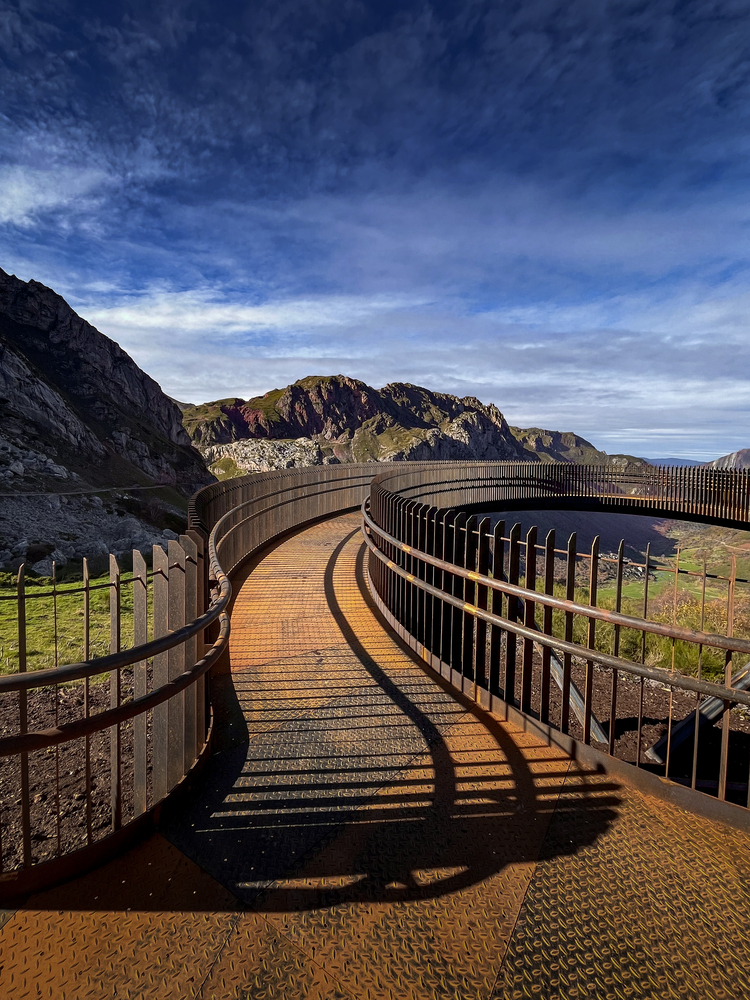Geological Viewpoint Architecture: The Saliencia or Farrapona Valley by ...
