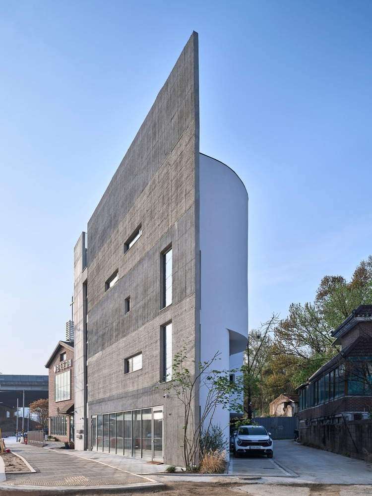 Nabi House: A Masterpiece of Triangular Residential Architecture by ...