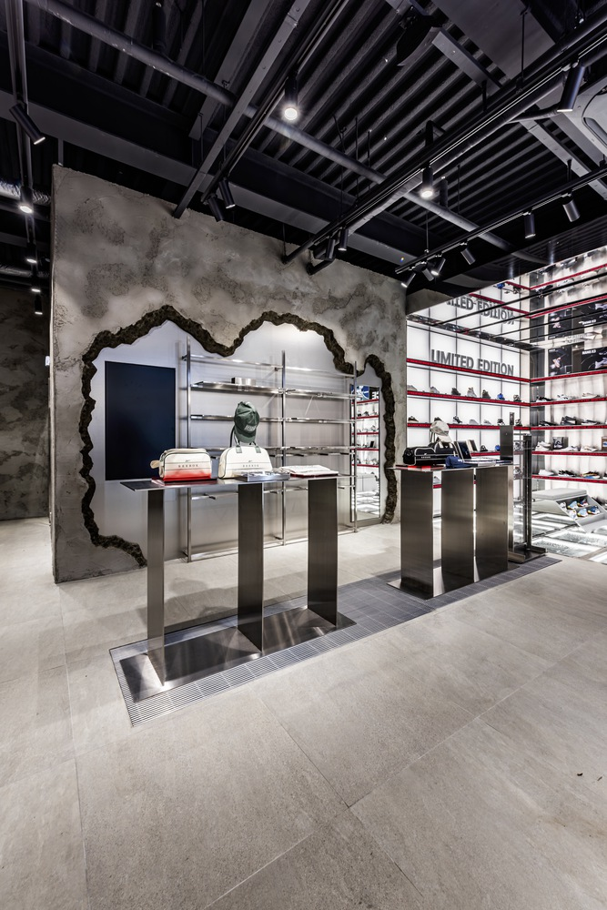 Reebok Flagship Store by NiiiZ Design Lab: Redefining Sportswear Retail ...