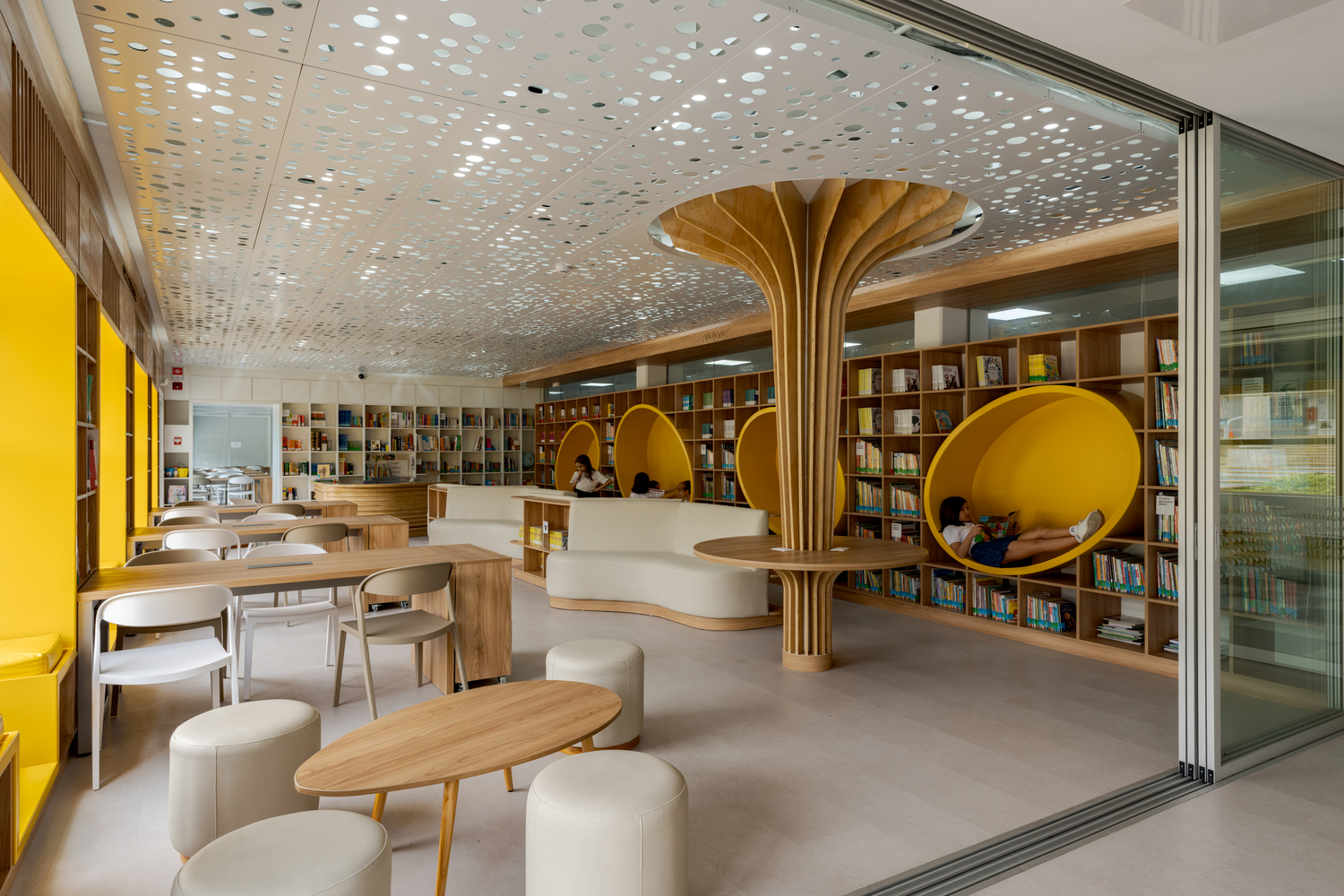 Innovative School Library Design at Antonio Raimondi College by ...