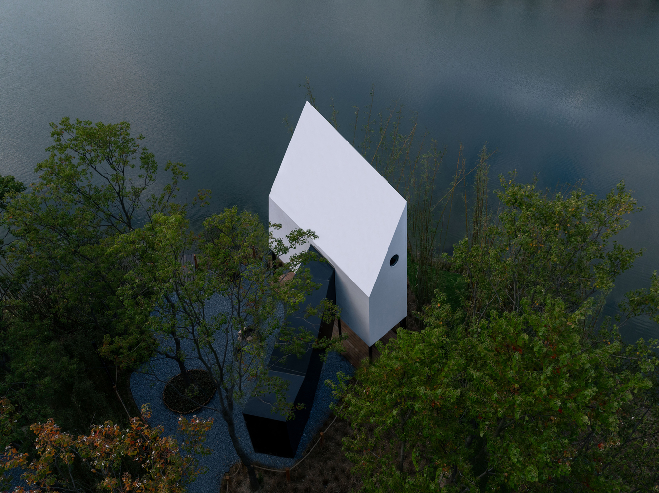 Narrow Timber Cabin Design: The Cabin of Sails by Advanced Architecture ...