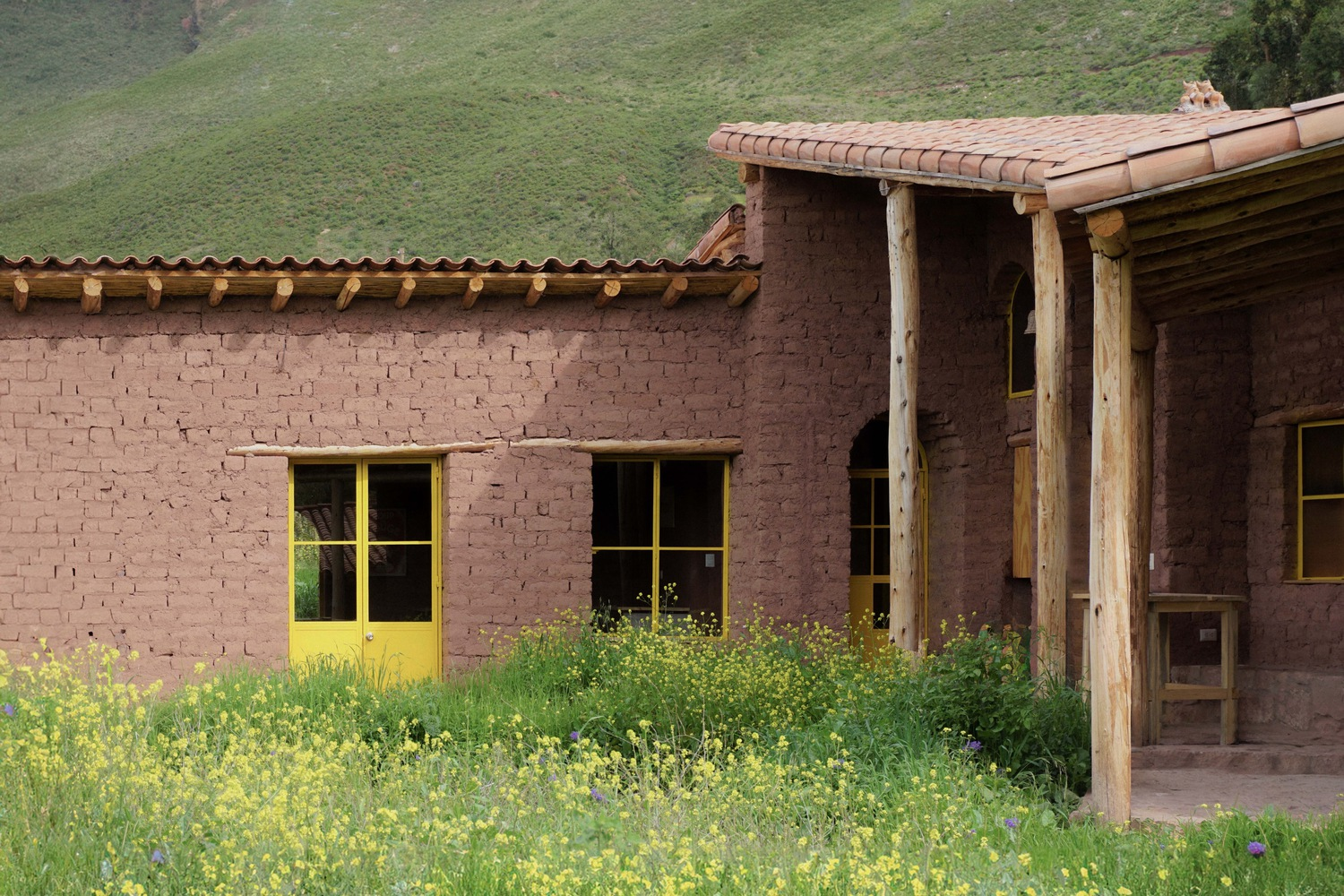 Contemporary Adobe House Design in the Andes: Florencia House by Taller ...