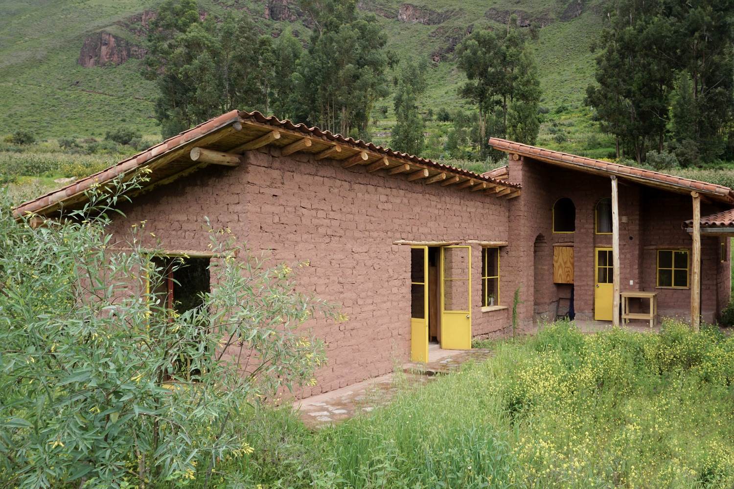 Contemporary Adobe House Design in the Andes: Florencia House by Taller ...