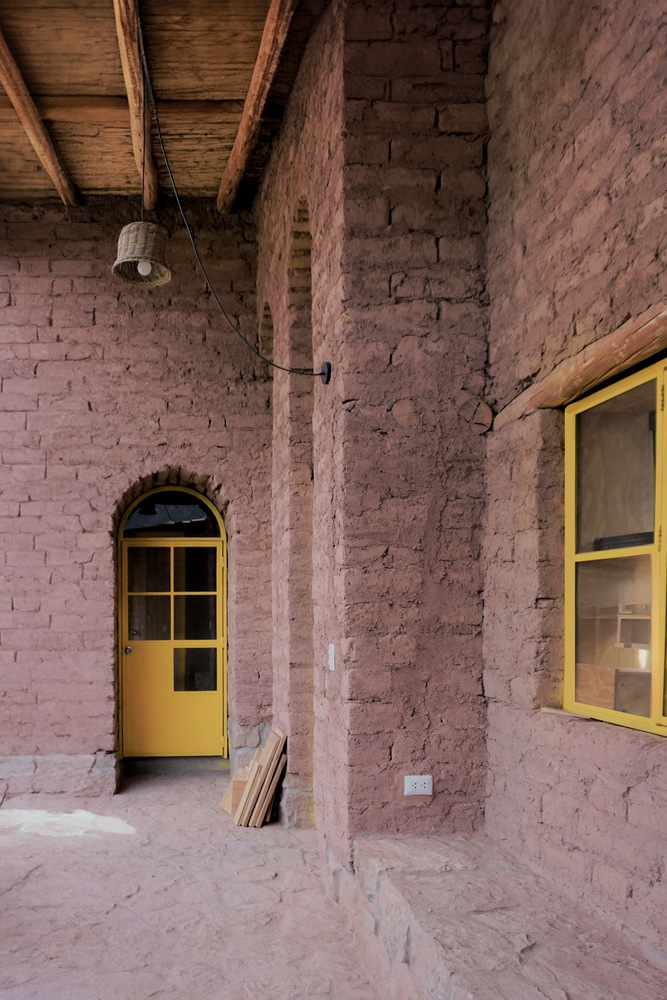 Contemporary Adobe House Design in the Andes: Florencia House by Taller ...