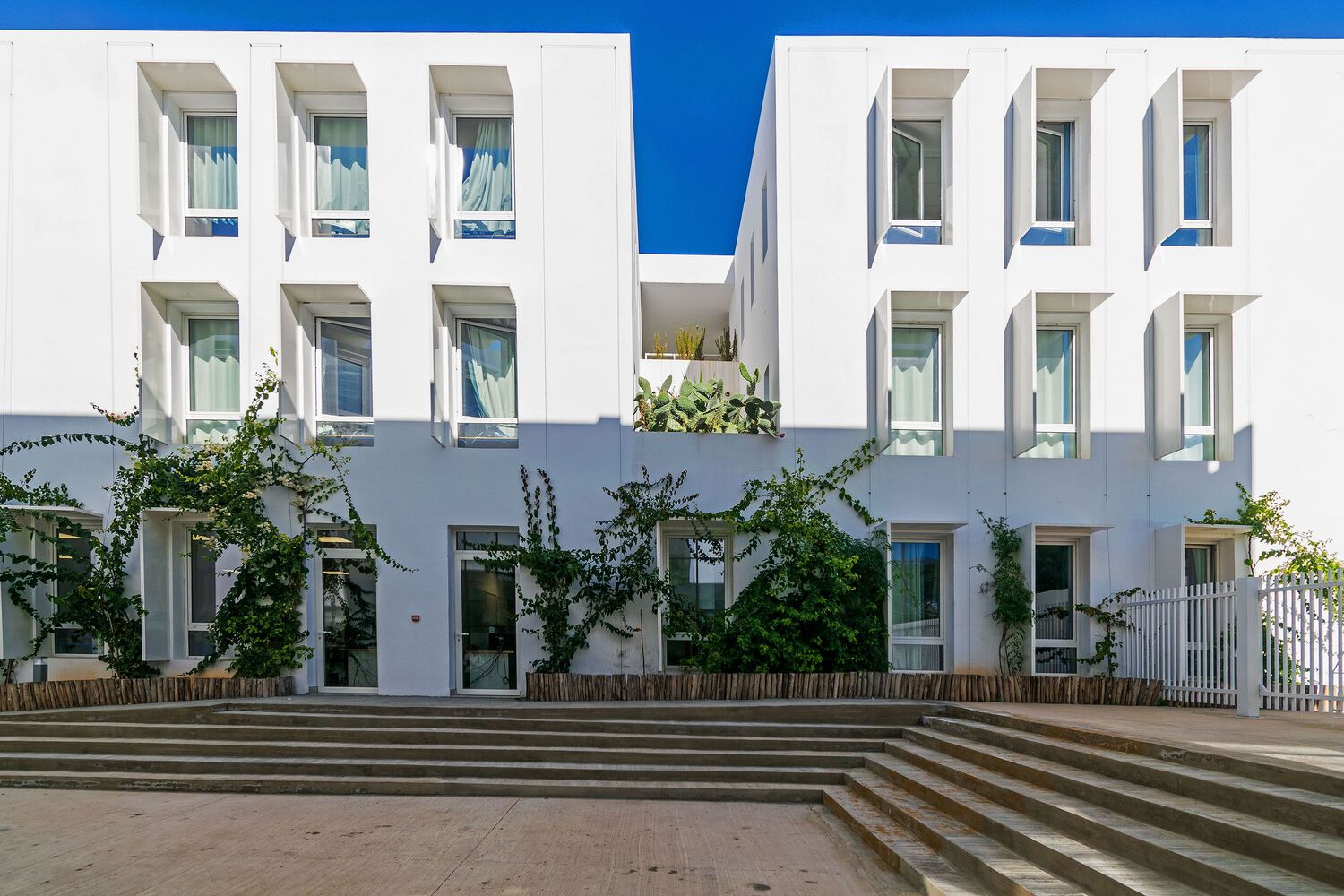 Descartes School by Arpio Architects: A Benchmark in Sustainable School ...