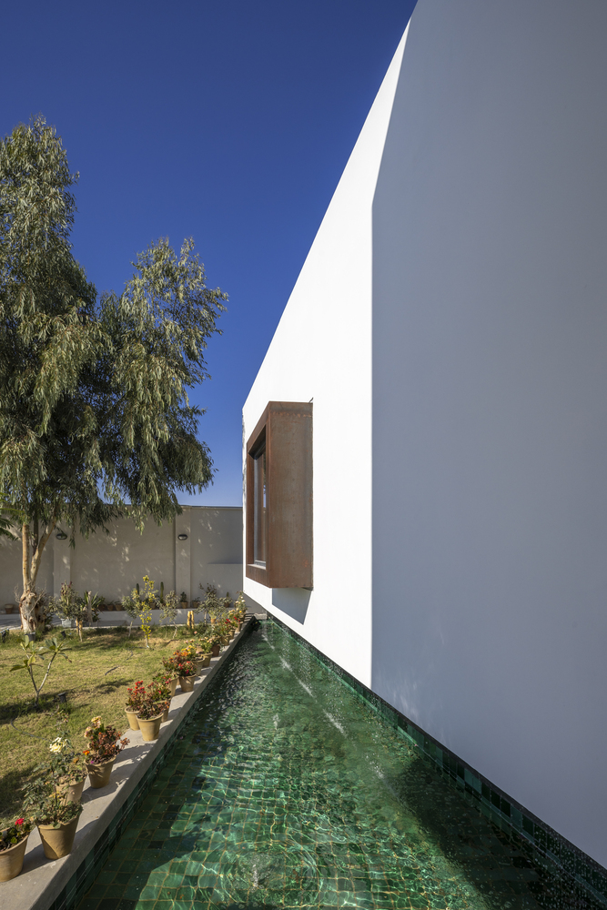 Contemporary Iranian Villa Architecture Reimagined: Villa 144 by Lin3rd Architects ...