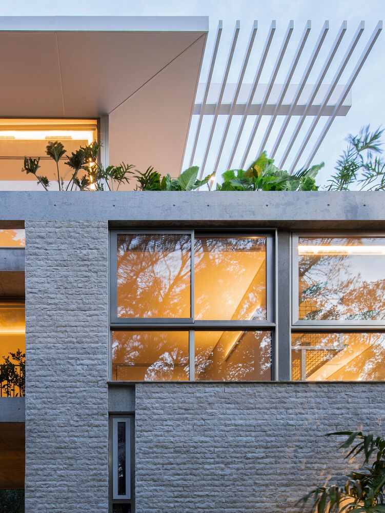 House Pedra by Marcos Bertoldi Arquitetos: Architecture for Houses on Steep Slopes ...