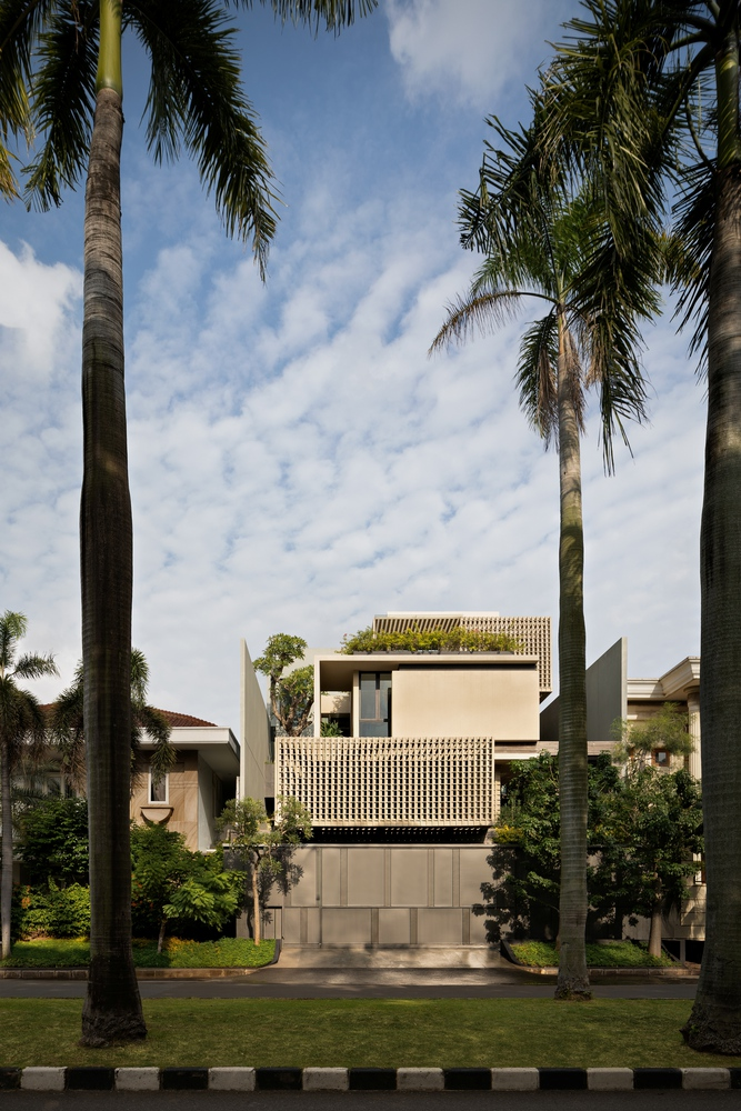 The Steric Spes House: Breeze Block House Jakarta by Gets Architects ...