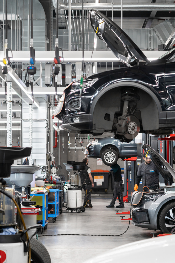 Mobilis Automotive Building XDGA – Innovative Commercial Architecture ...