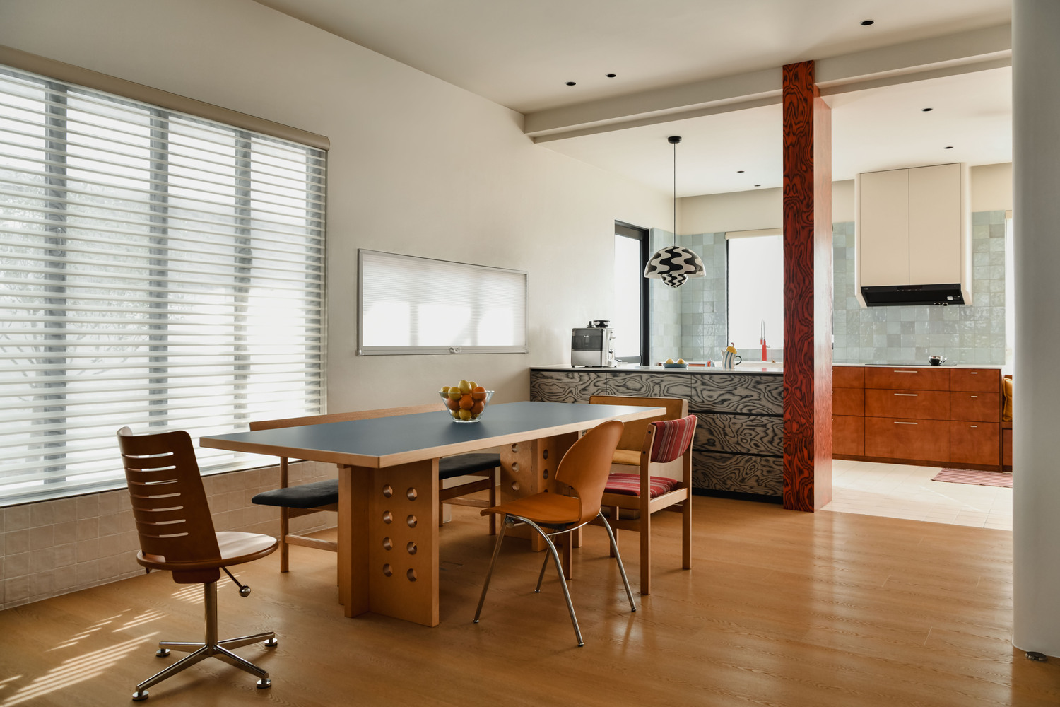 16 Crimson Unfold Apartment: Mid Century Modern Apartment Design by Wuuu Studio | Architecture News