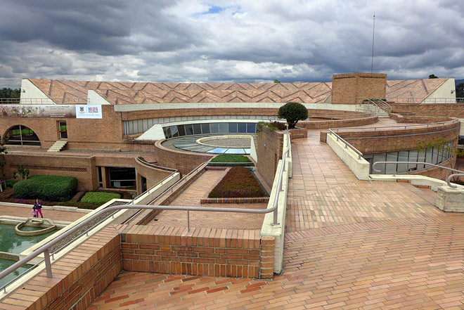 Architecture Classics: Virgilio Barco Library by Rogelio Salmona – A ...