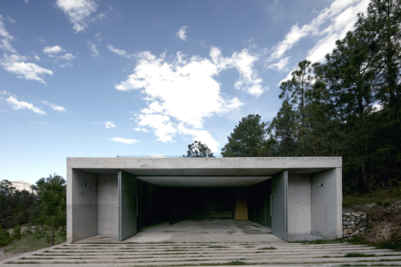 Mirador House / S-AR – A Minimalist Concrete Home Overlooking Nature ...
