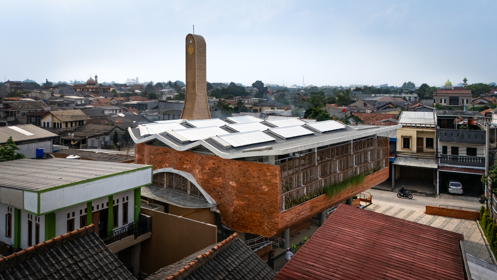 Jami At-Taqwa Mosque Cibinong / Ismail Solehudin Architecture ...