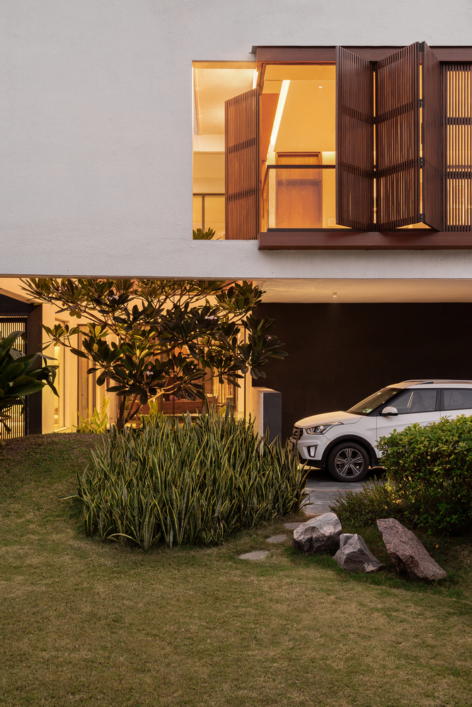 Cantilever Residence by Abin Design Studio: A Dialogue Between Architecture and Nature in ...