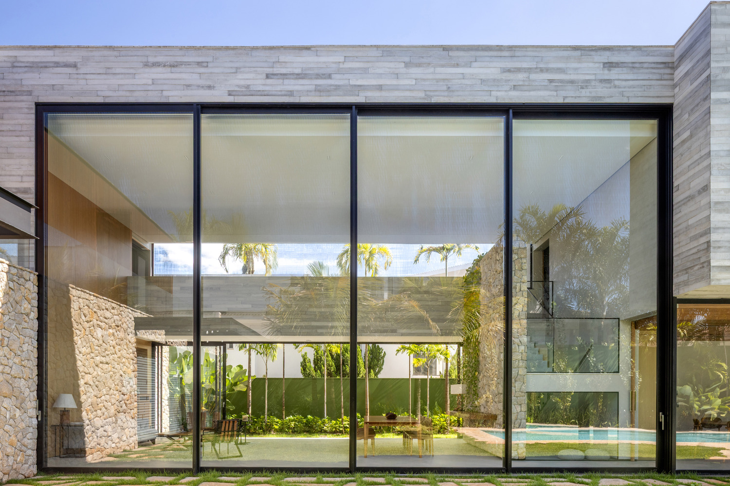 Dione House by STUDIO ANDRE LENZA: A Contemporary Cerrado Retreat Blending Nature, Light, and ...