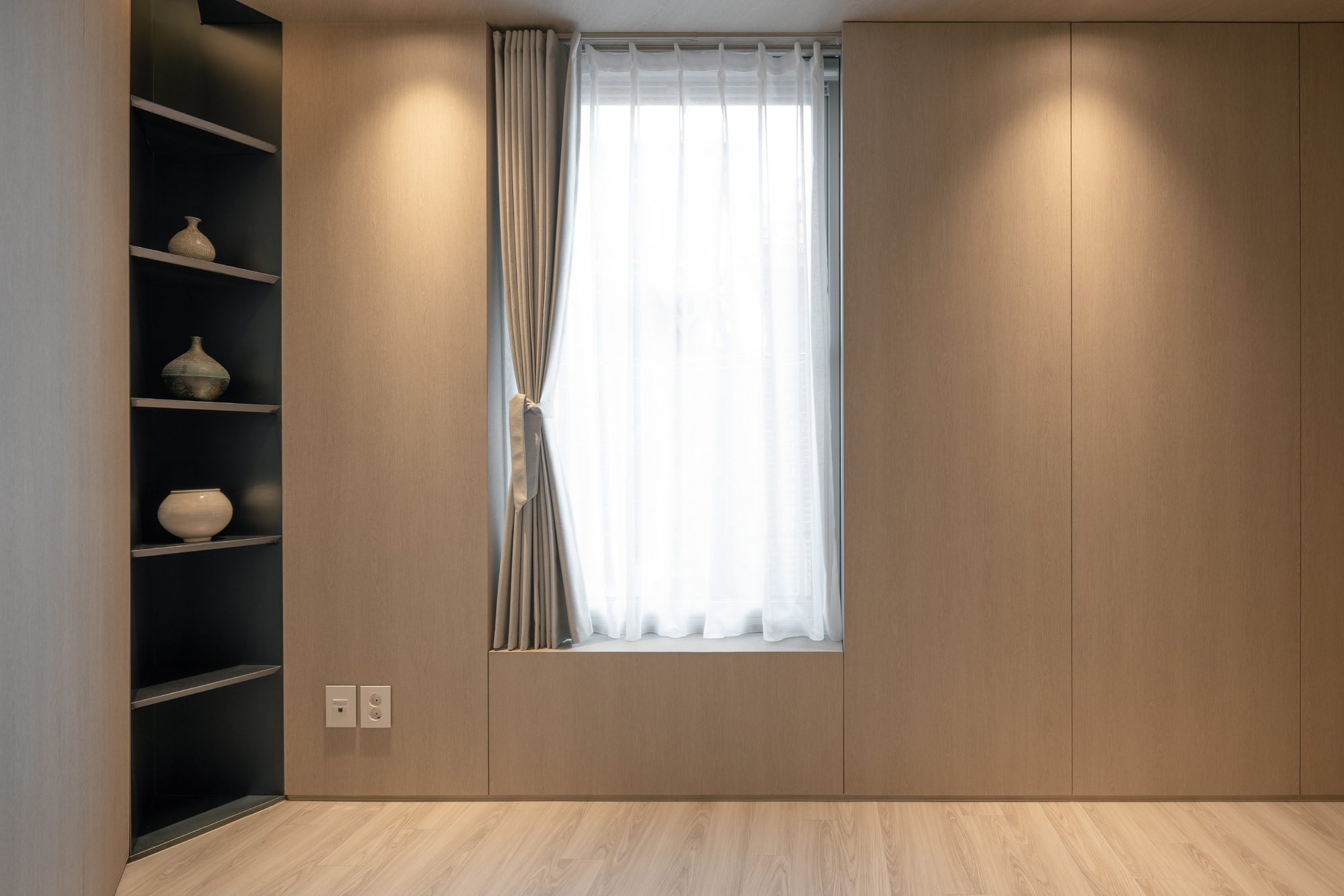 Layered Building by Atelier ITCH: A Vertical Hideout Crafted from ...