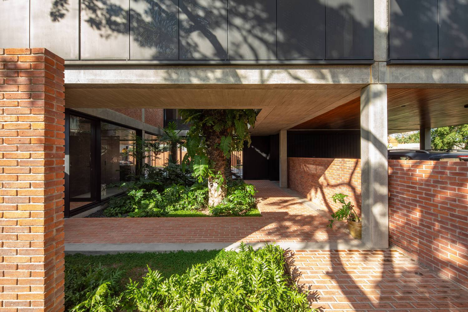 RF House by Sommet + Enciam: A Contemporary Bolivian Residence Rooted in Nature | Housing Story