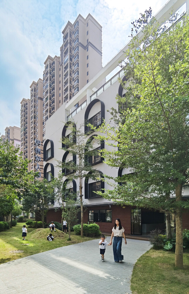 MD Kindergarten by HIBINOSEKKEI, Youji no Shiro & Kids Design Labo: A ...