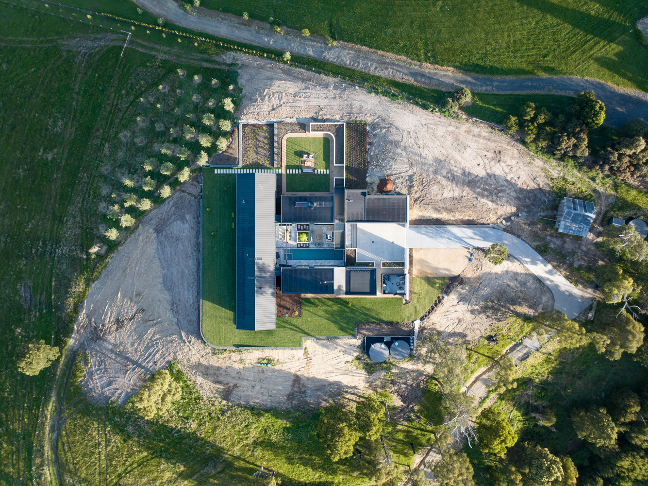 Gruyere Farmhouse by Rachcoff Vella Architecture: A Hilltop Residence ...