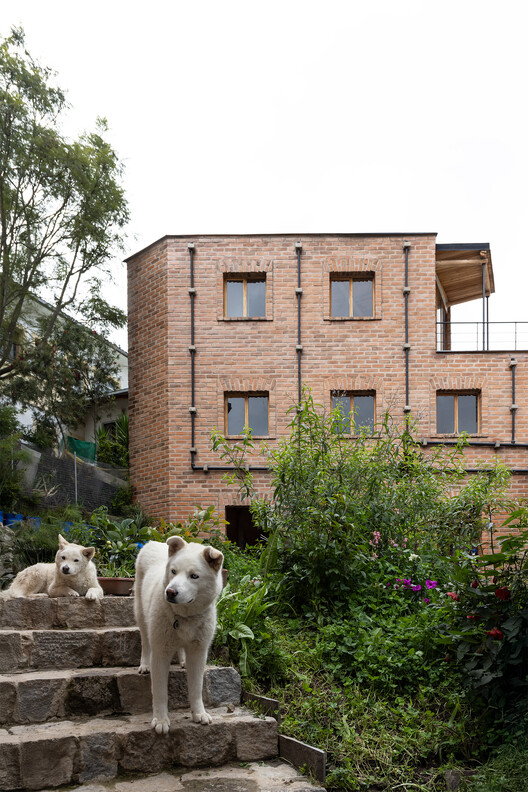 House in La Vicentina By Al Borde | Quito, Ecuador | Housing Story