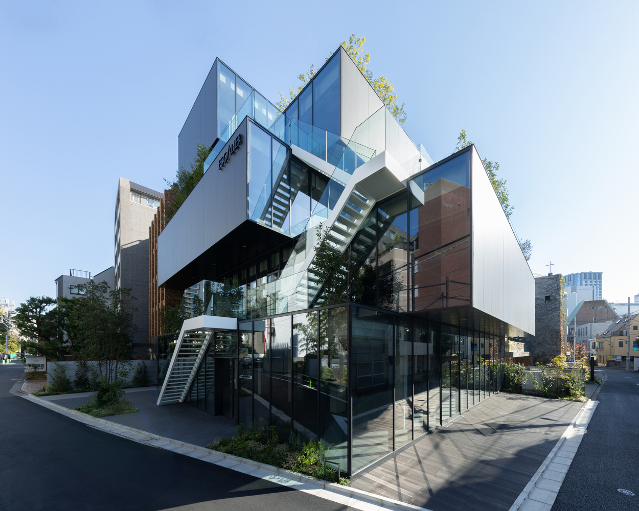 Escalier Rokubancho by ETHNOS: Innovative Urban Tenant Building in ...