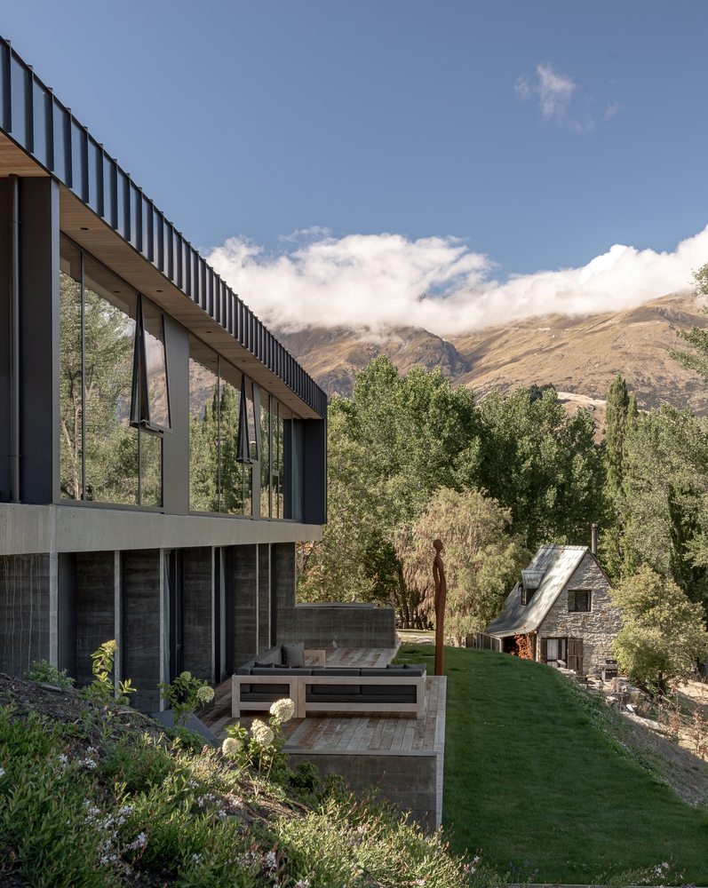 Lake Hayes House by Ben Hudson Architects: A Contemporary Home Sculpted ...