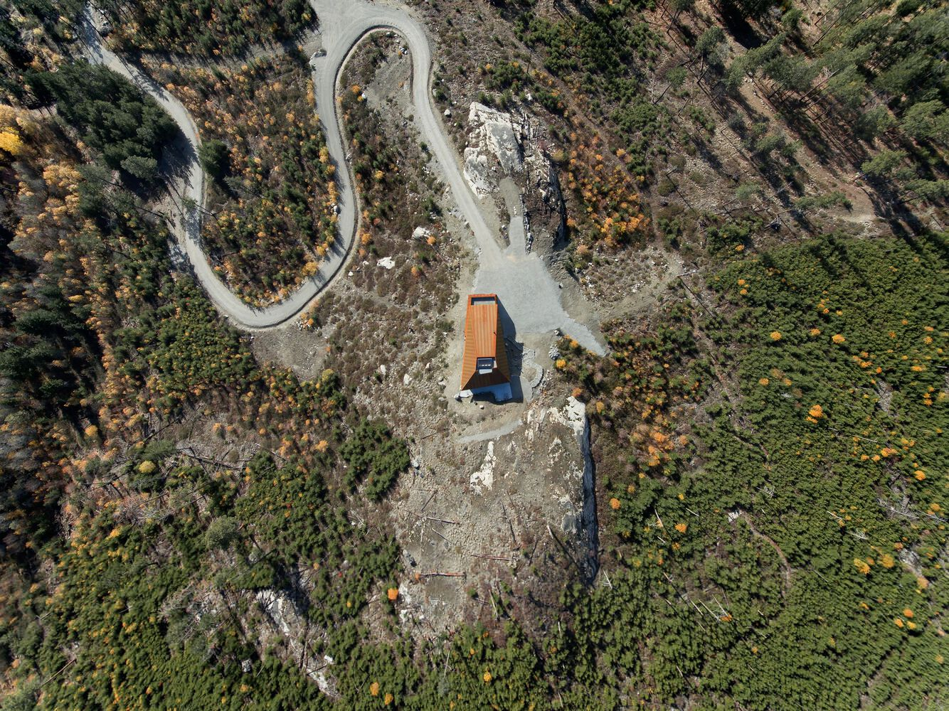 Schlotfeldt Residence by Omar Gandhi Architect: Modern Mountain Living ...