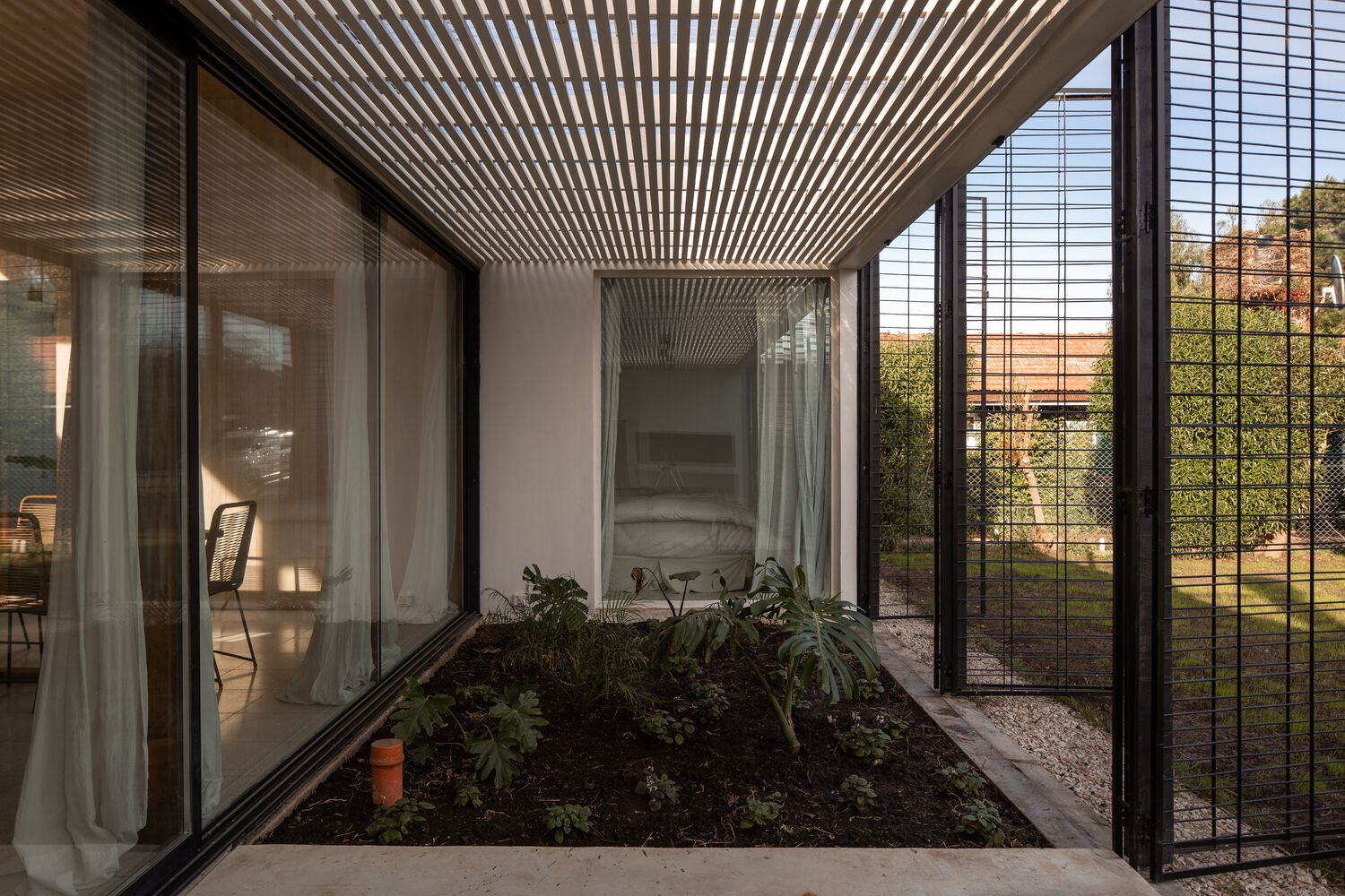 La Soñada Cabin by IR Arquitectura and Joaquin Portela – A Coastal ...