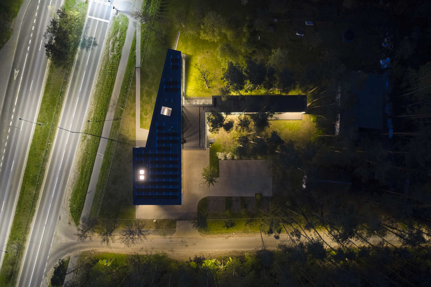 Eventus Architektai Office – A Minimalist Forest-Edge Workspace ...
