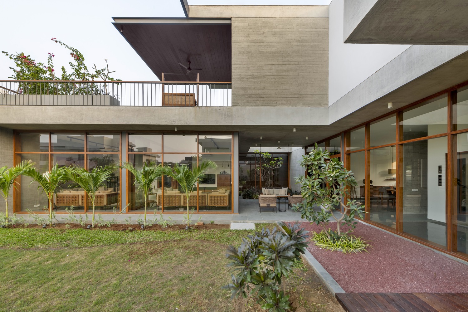 Modern Family Home Design: The Hovering House by Modo Designs ...