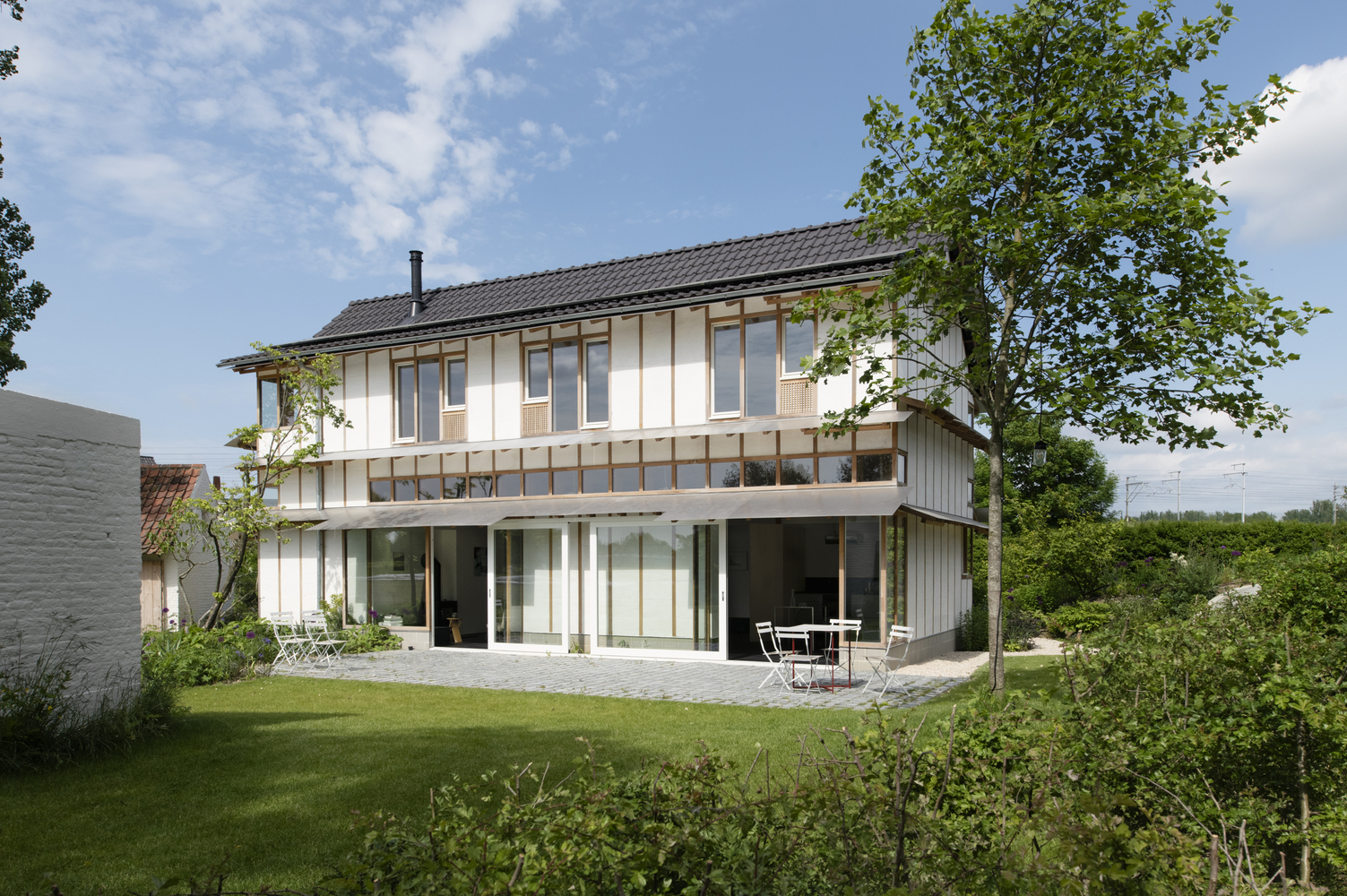 Eco-friendly Gallery House Design in Belgium: The Gallery House by Wim ...